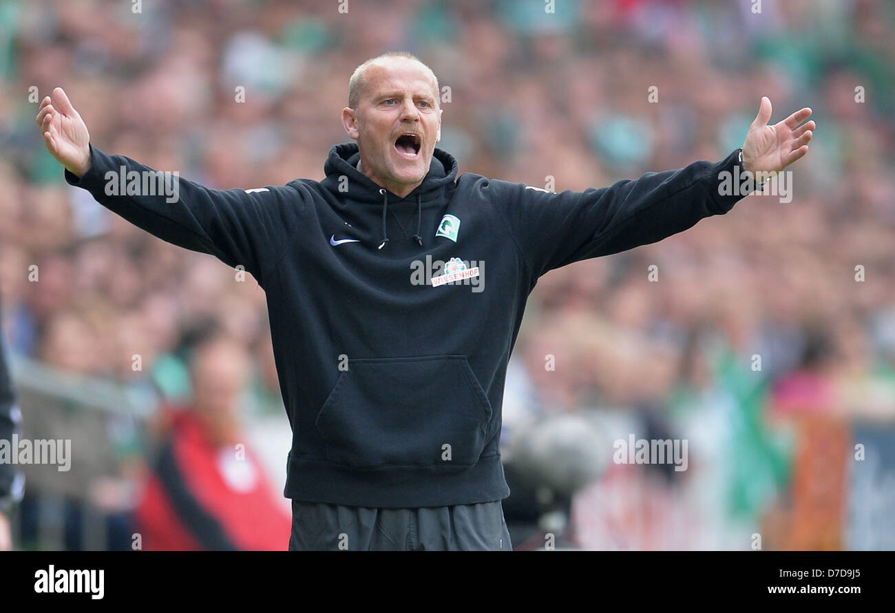 Werder's coach Thomas Schaaf gestures on the line during the match ...