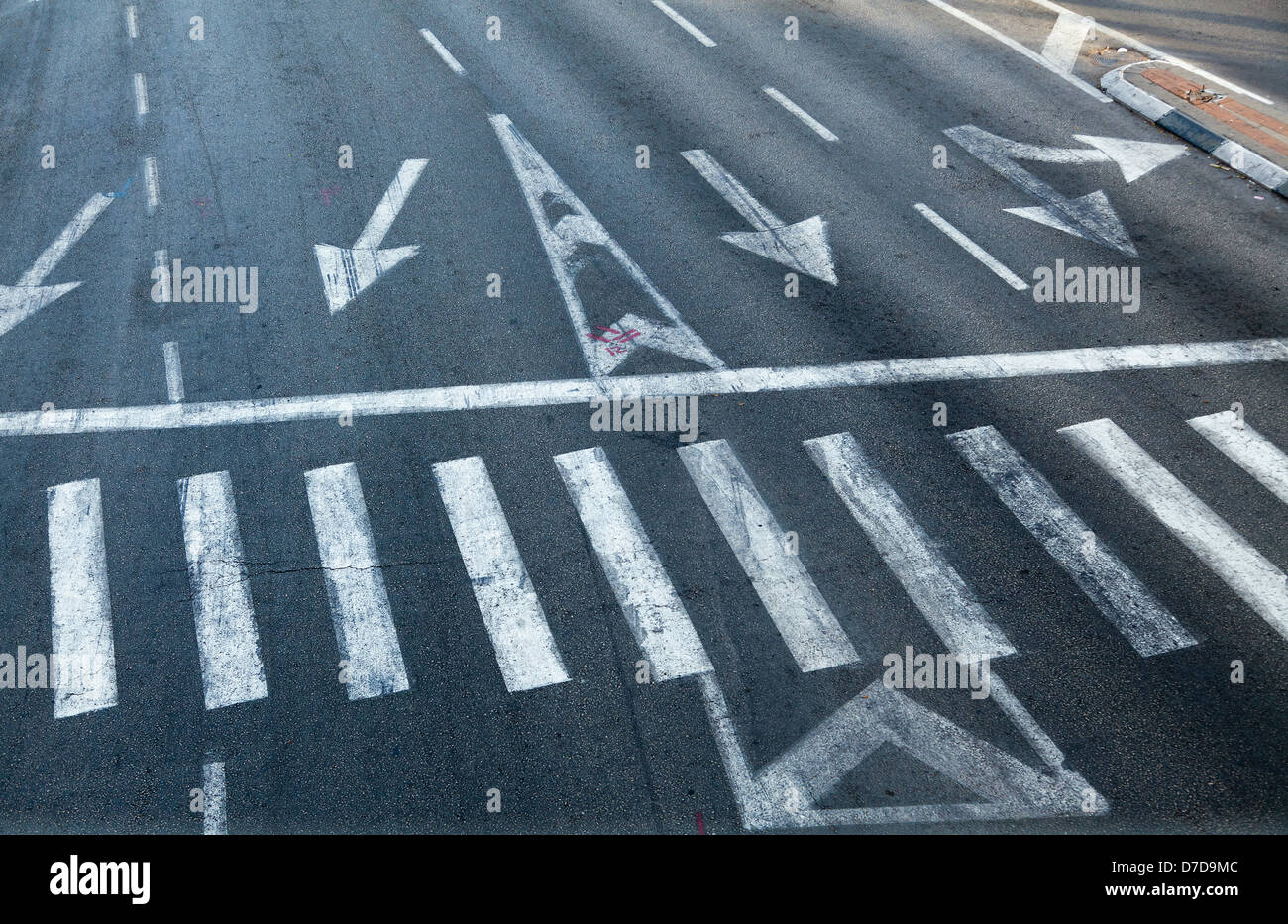 4 lane symbol hi-res stock photography and images - Alamy