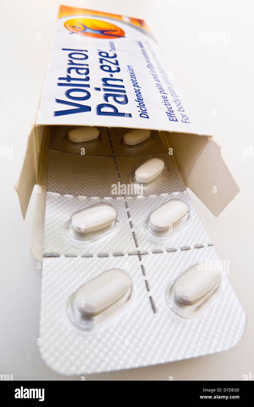 Pack of Diclofenac Potassium tablets. Voltarol Stock Photo - Alamy