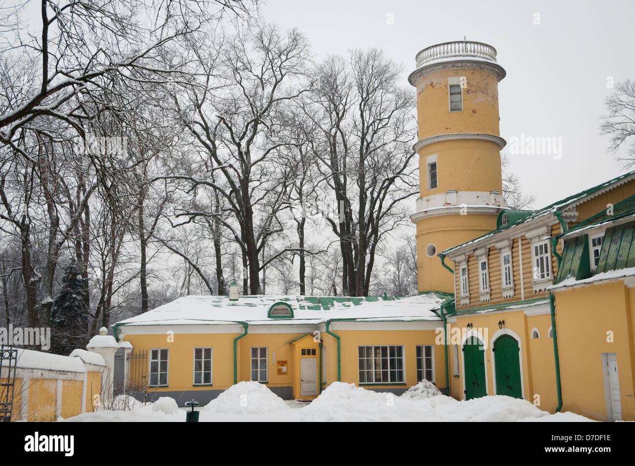 Gorki leninskiye hi-res stock photography and images - Alamy