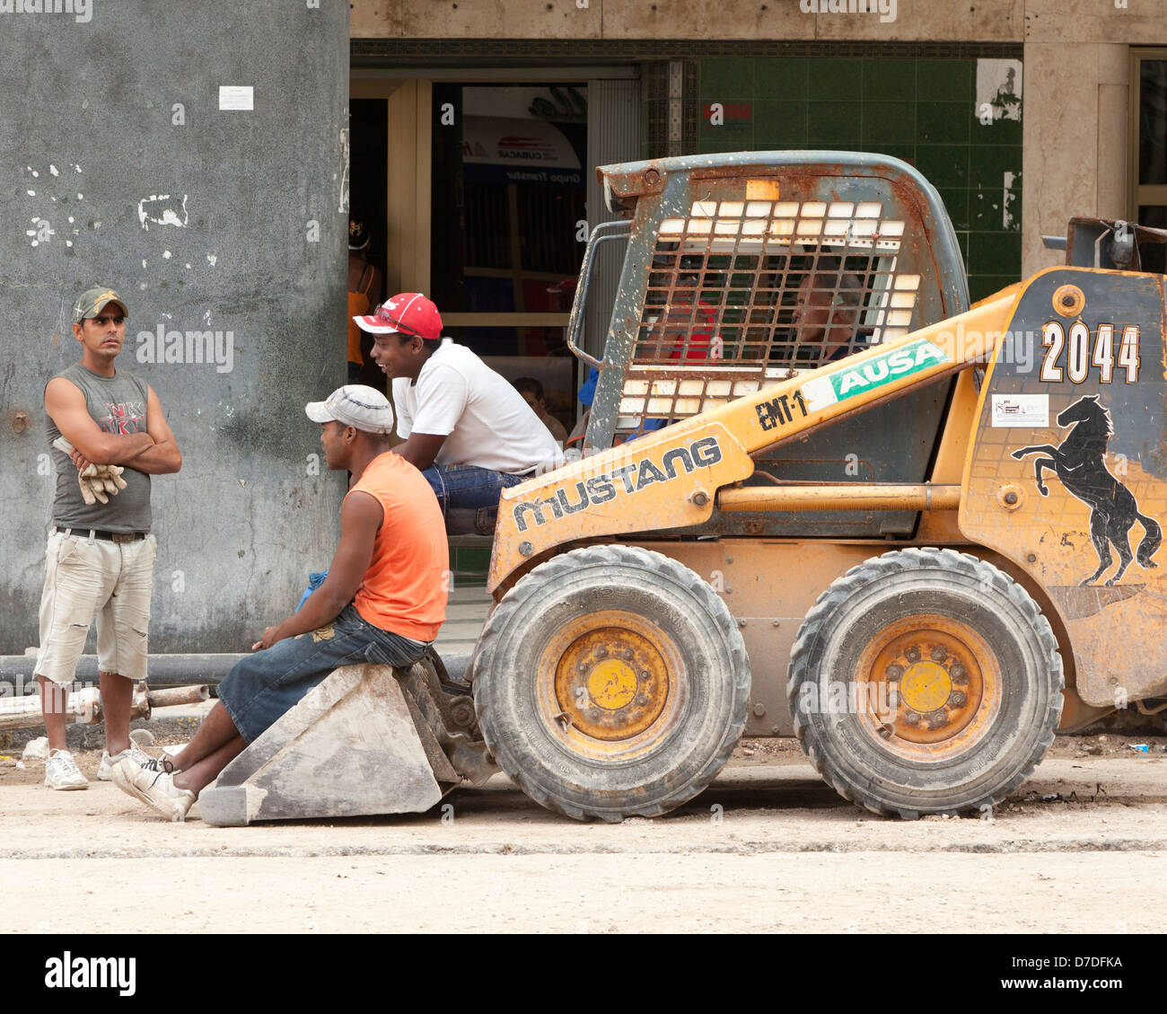 Works in street workers hi-res stock photography and images - Alamy