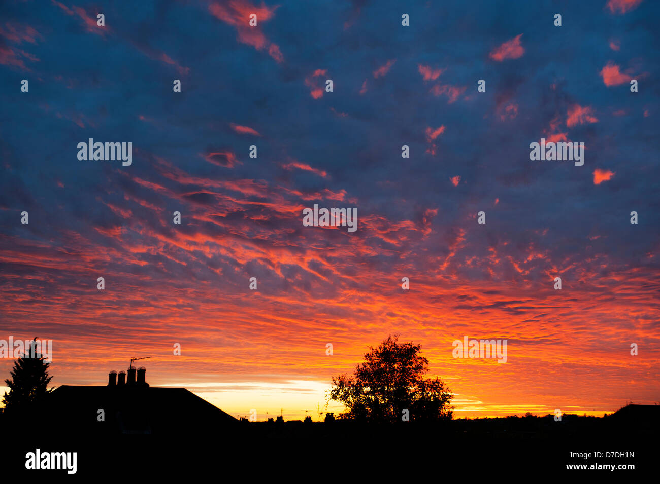 Silhouette london rooftops dusk hi-res stock photography and images - Alamy