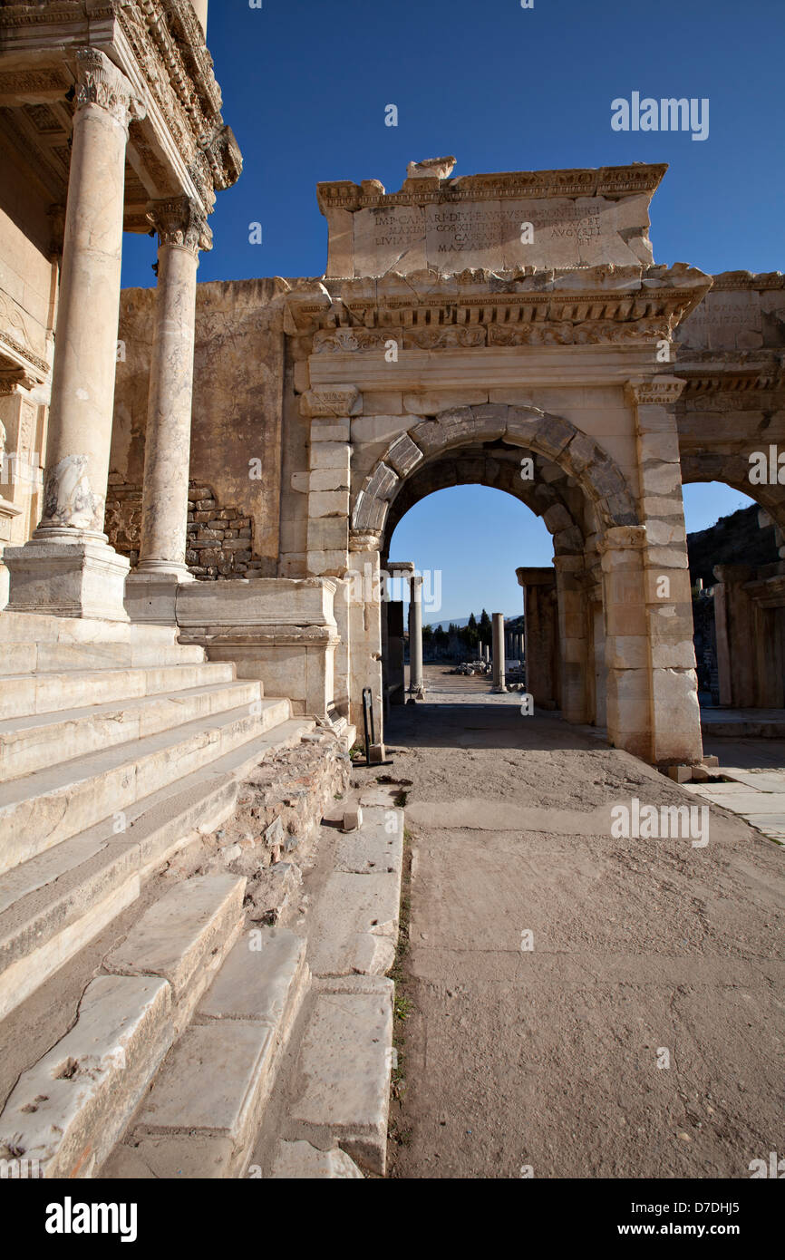 Gate of mithridates hi-res stock photography and images - Alamy
