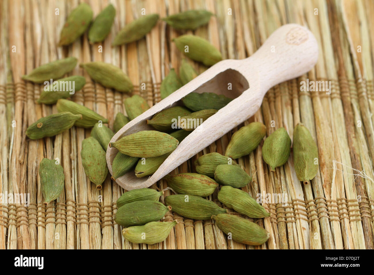 Cardamon seeds hi-res stock photography and images - Alamy