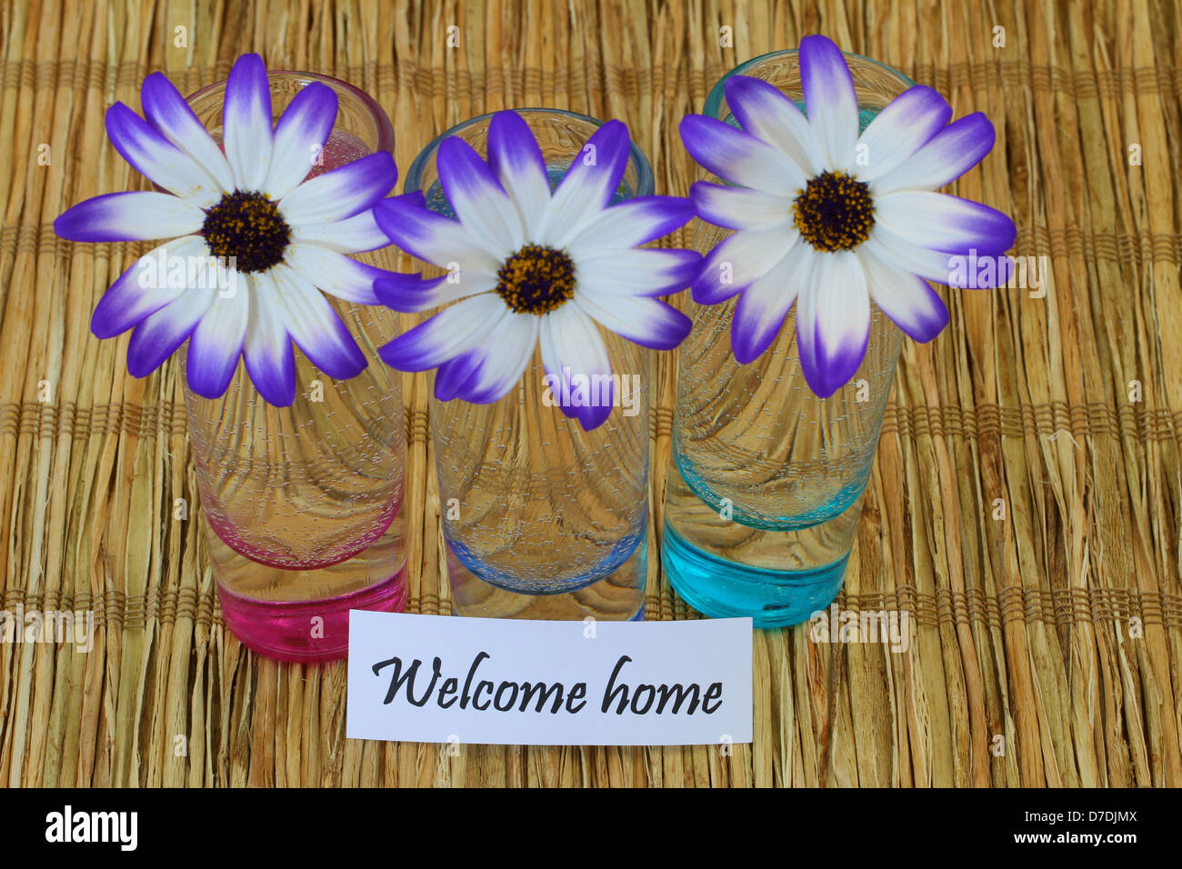 Welcome note with flowers hi-res stock photography and images - Alamy