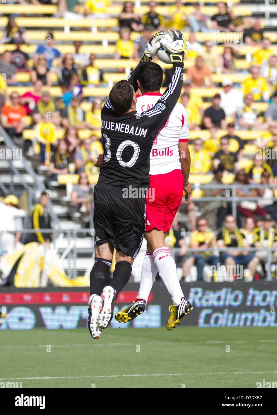 Soccer goalie grabs ball hi-res stock photography and images - Alamy