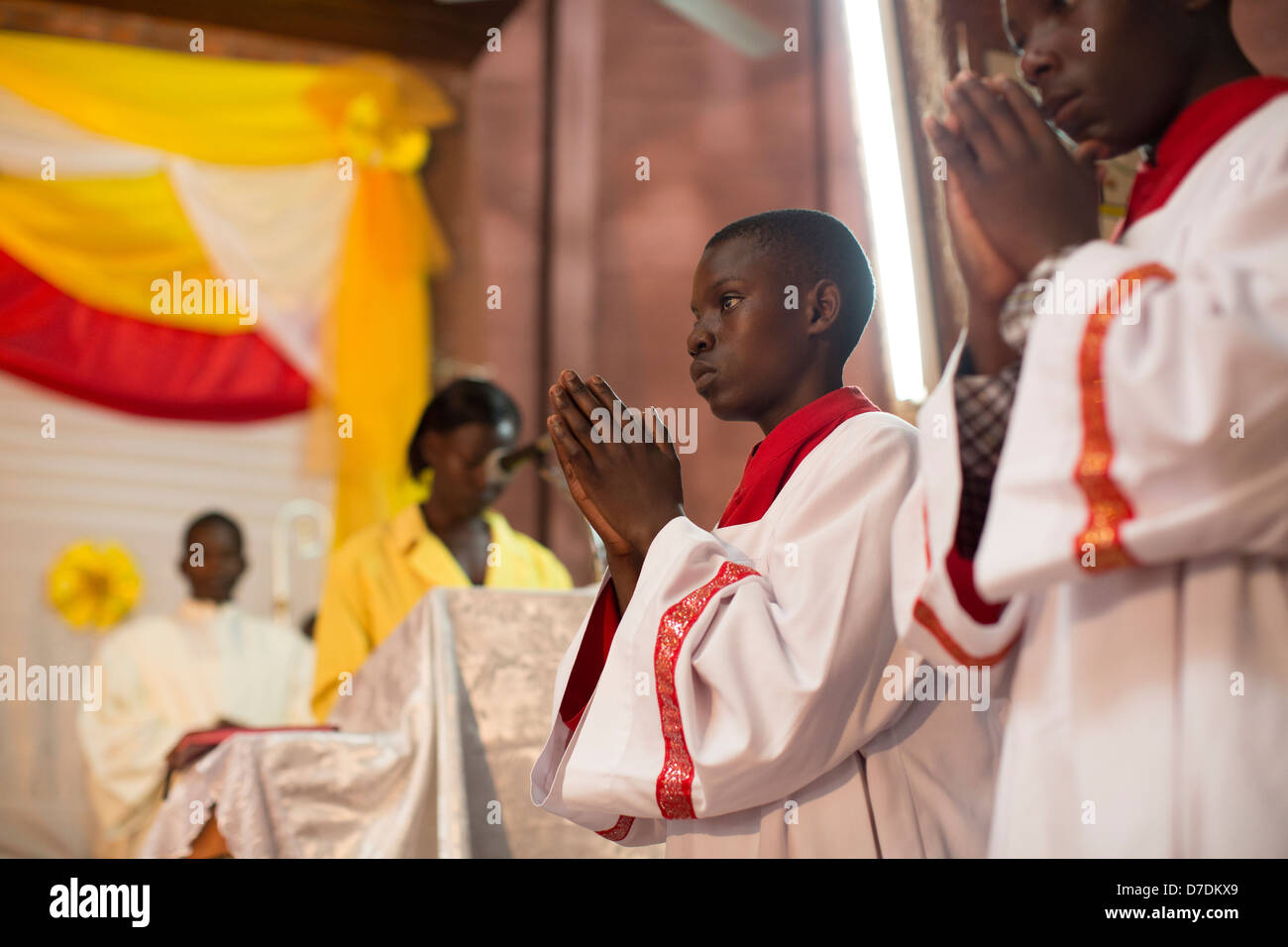 Catholic priest mass children hi-res stock photography and images - Alamy
