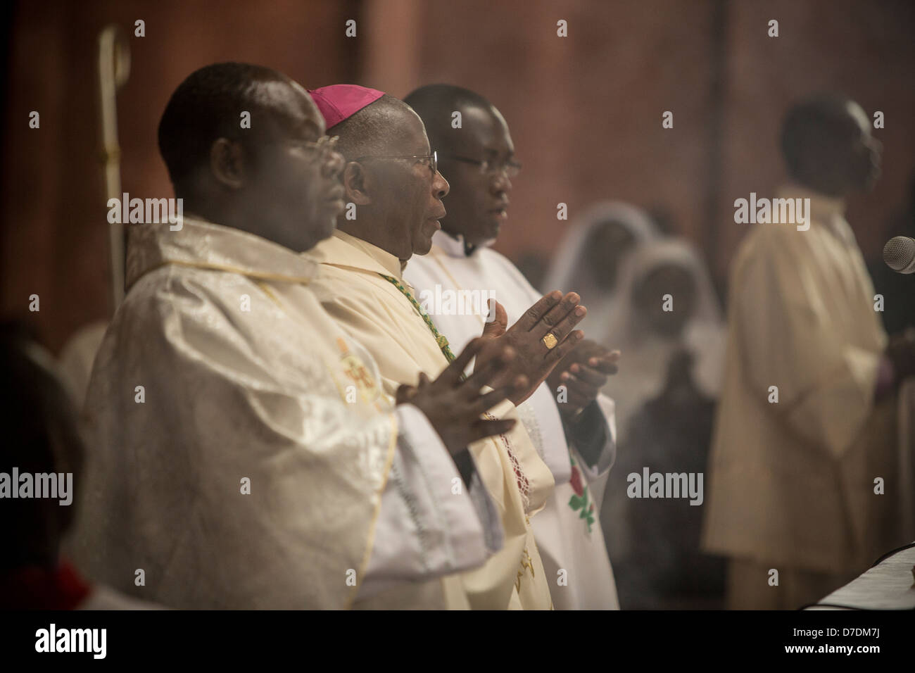 Catholic church africa altar hi-res stock photography and images - Alamy