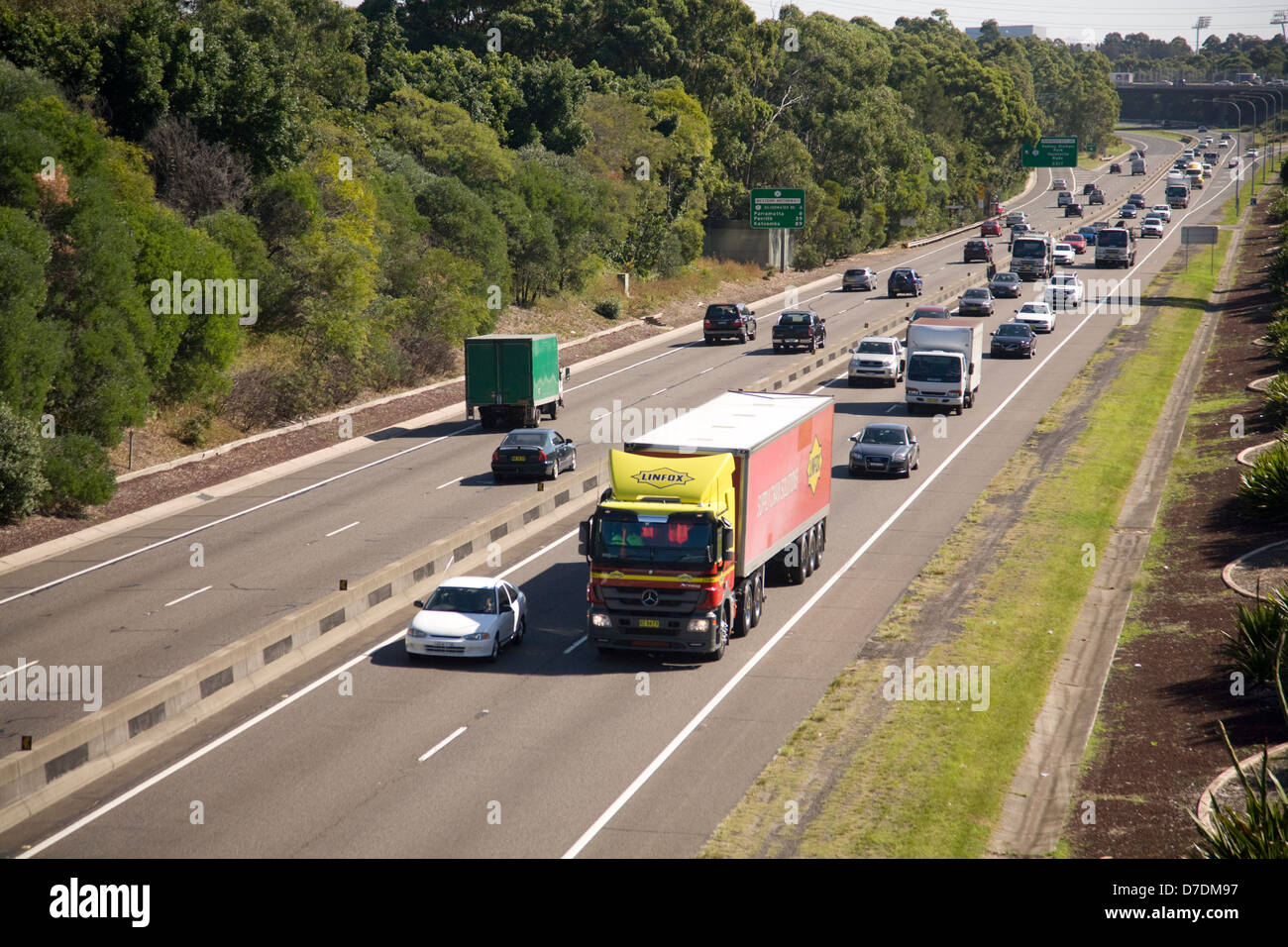 Sydney major dual carriageway road the M4, looking west with cars and ...