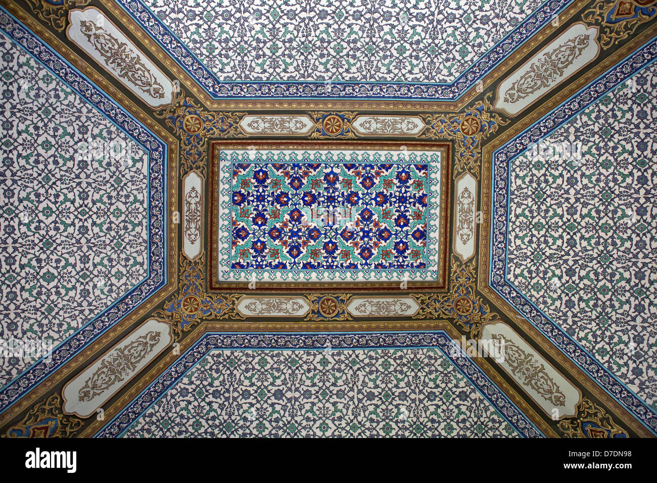 Tiled ceiling in Topkapi Palace, Istanbul, Turkey Stock Photo - Alamy