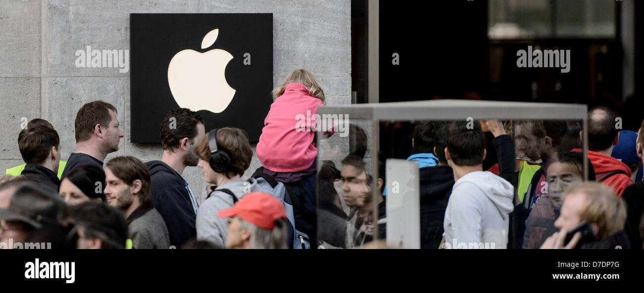 Elektronik kaufen hi-res stock photography and images - Alamy