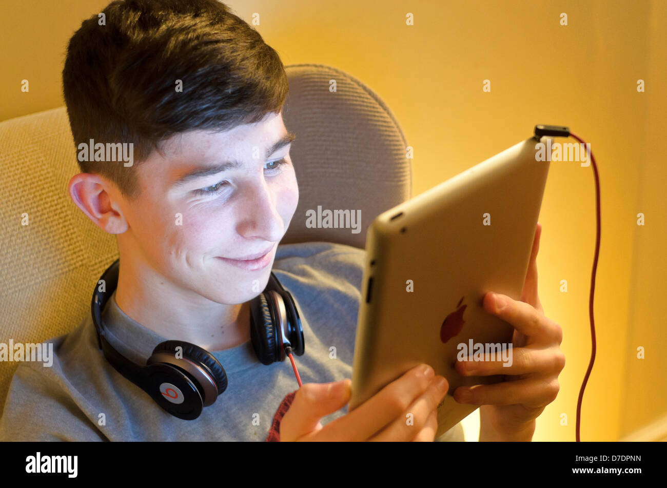 Teenage Boy using Apple Ipad Stock Photo - Alamy