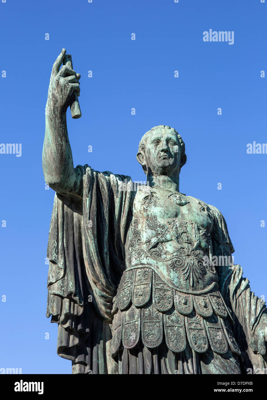 Julius caesar statue rome hi-res stock photography and images - Alamy
