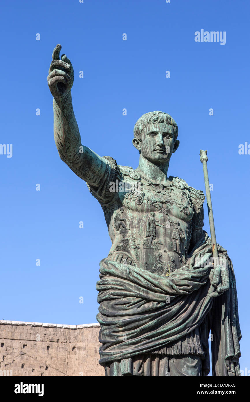 Augustus caesar statue hi-res stock photography and images - Alamy