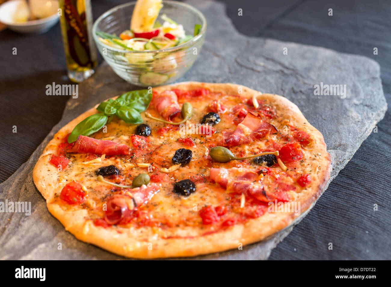 Home made pizza hi-res stock photography and images - Alamy