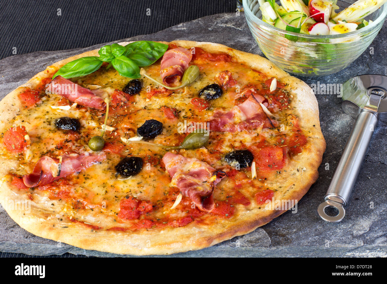 Home made pizza hi-res stock photography and images - Alamy