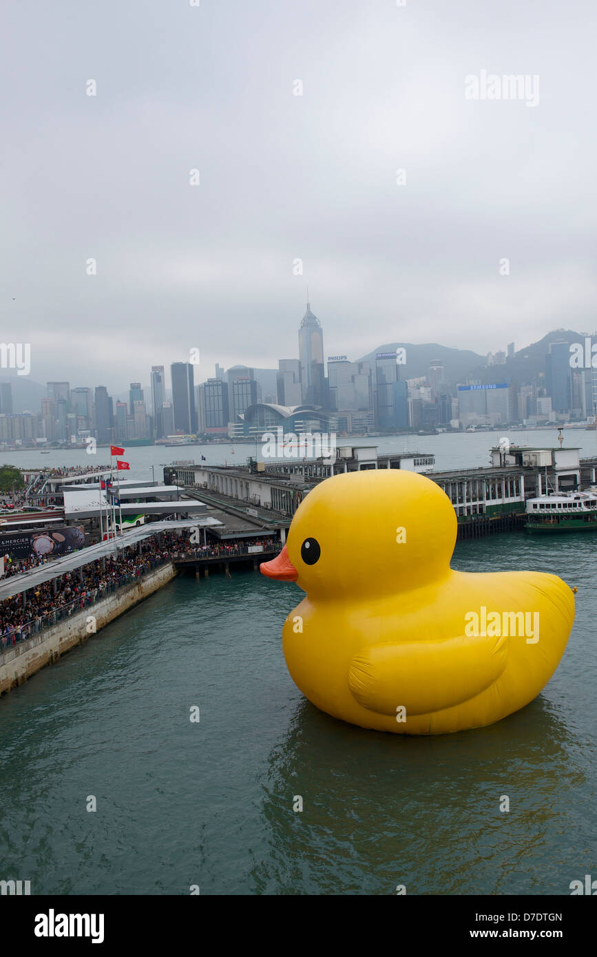 The Rubber Duck Project in Hong Kong Stock Photo - Alamy