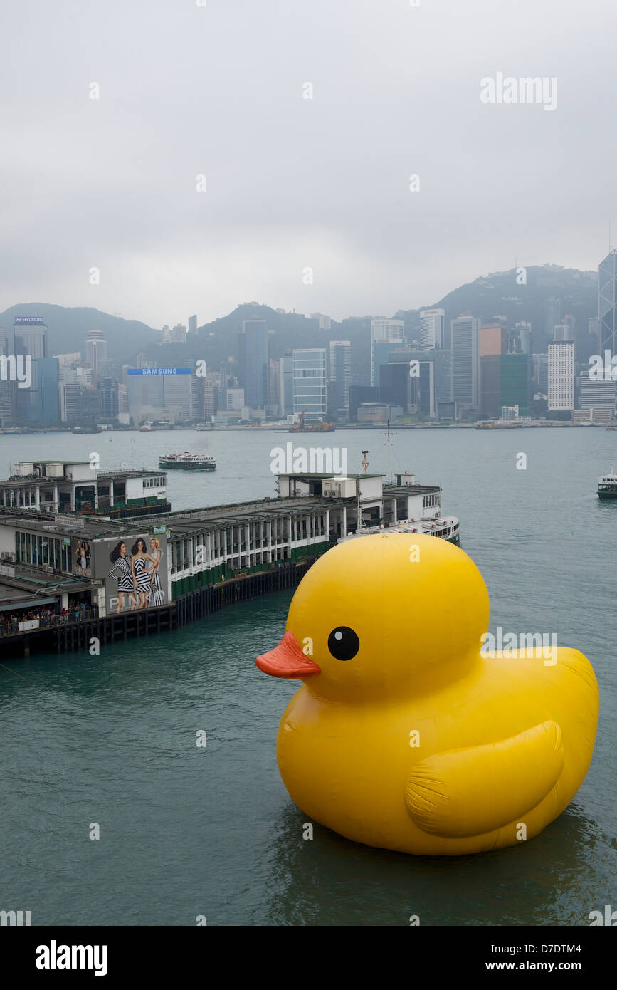 The Rubber Duck Project in Hong Kong Stock Photo - Alamy