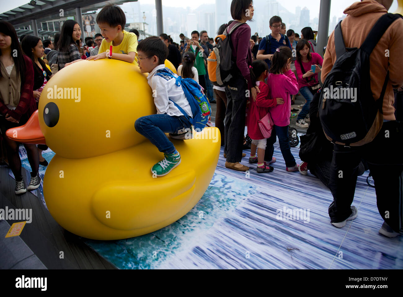 The Rubber Duck Project in Hong Kong Stock Photo - Alamy