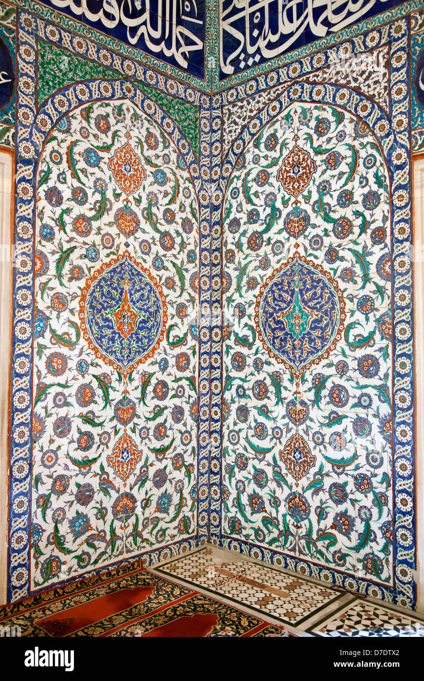 Islamic tile hi-res stock photography and images - Alamy