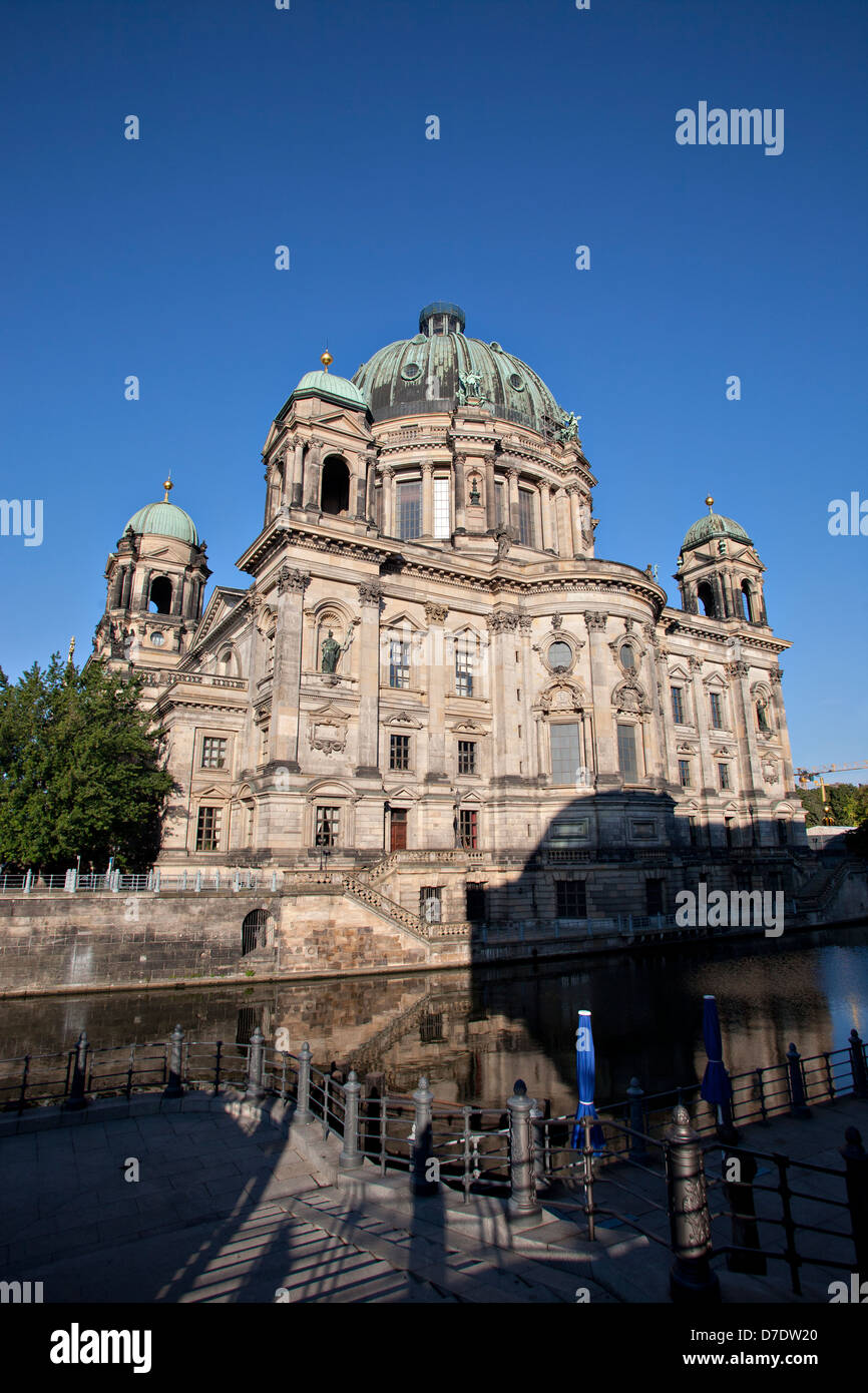 Berlin museum dome hi-res stock photography and images - Alamy