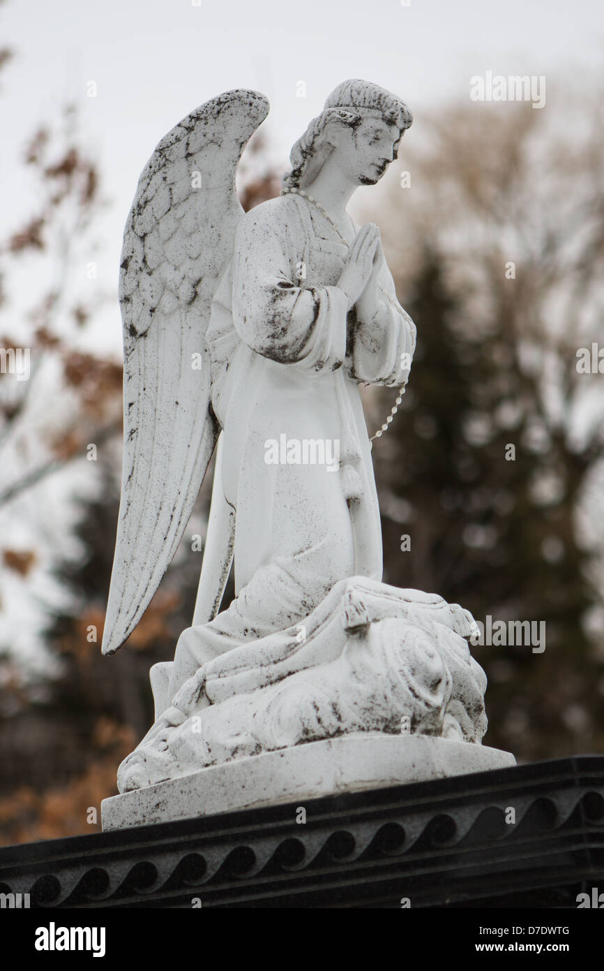 A statue of an Angel Stock Photo - Alamy