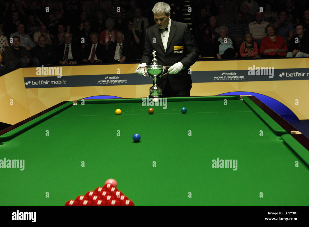 Snooker refereeing hi-res stock photography and images - Alamy