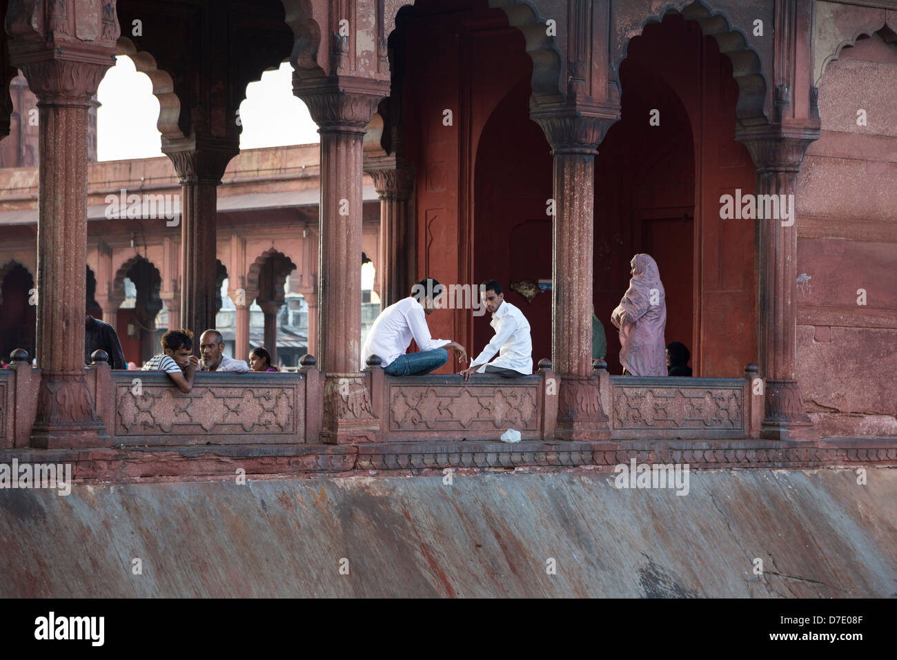 Indian men chatting in Jama Masjid (mosque) in New Dehli, India Stock ...