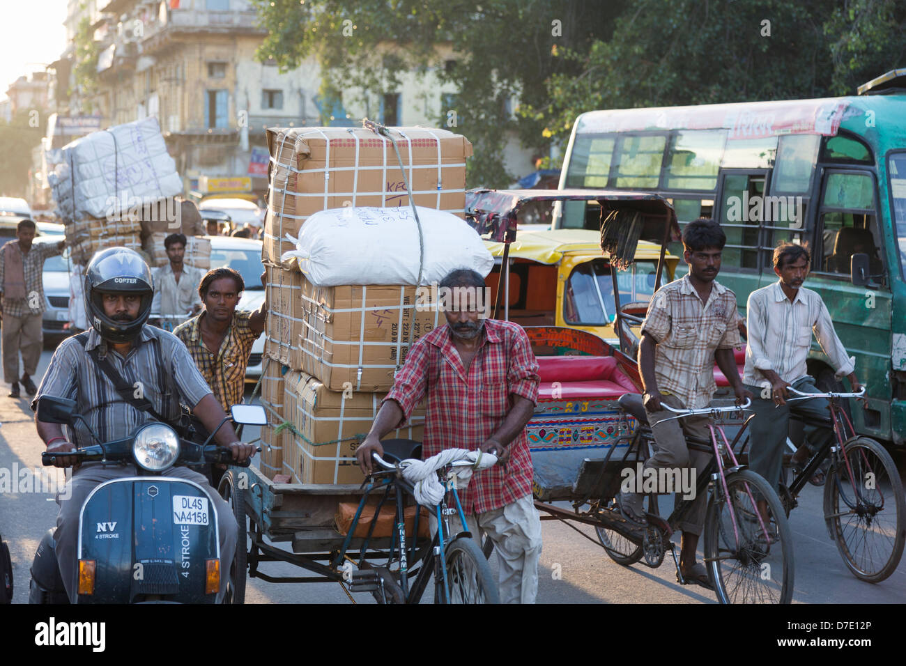 Crowded bus india hi-res stock photography and images - Alamy