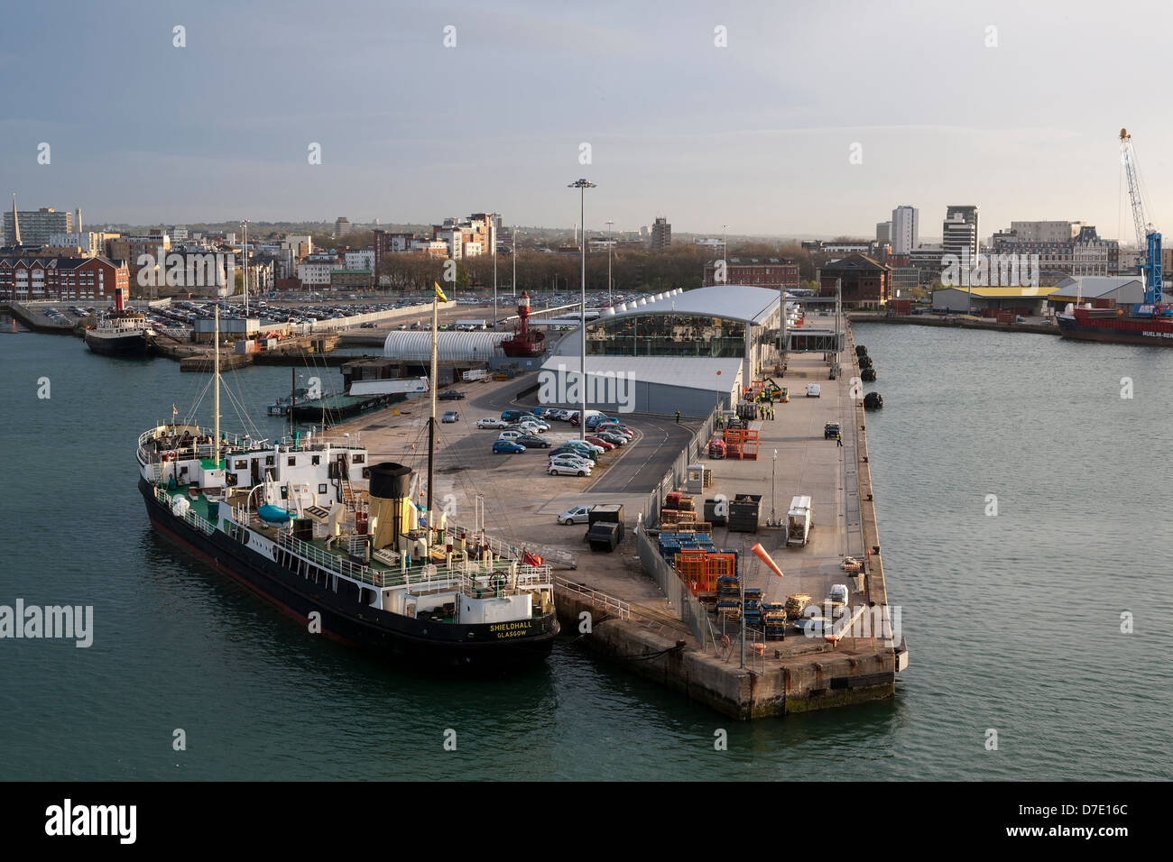 Shipping in Southampton docks, early morning arrival on P&O Ventura ... Shipping in Southampton docks, early morning arrival on P&O Ventura ...