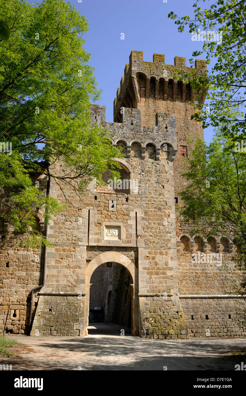Medieval tuscan castles hi-res stock photography and images - Alamy