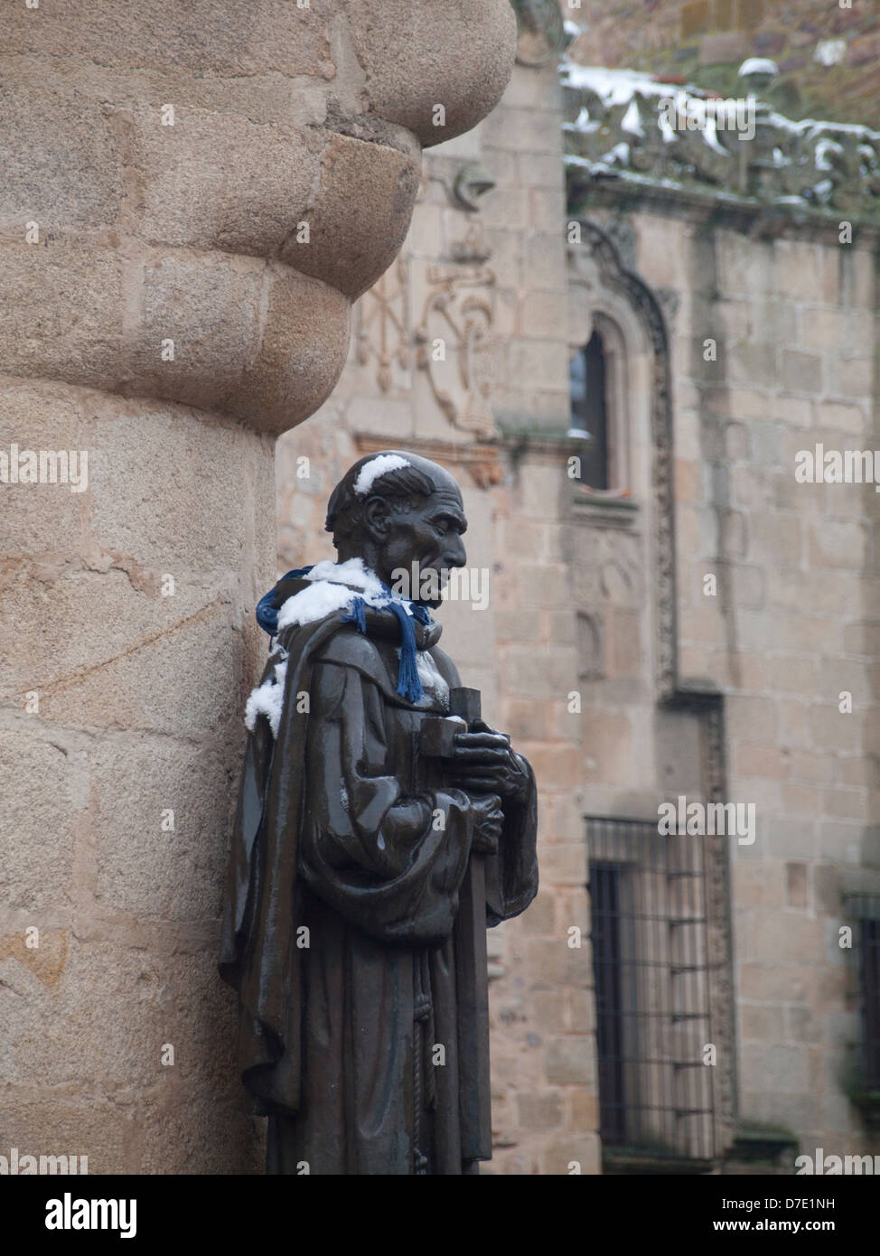 Winter statue hi-res stock photography and images - Alamy
