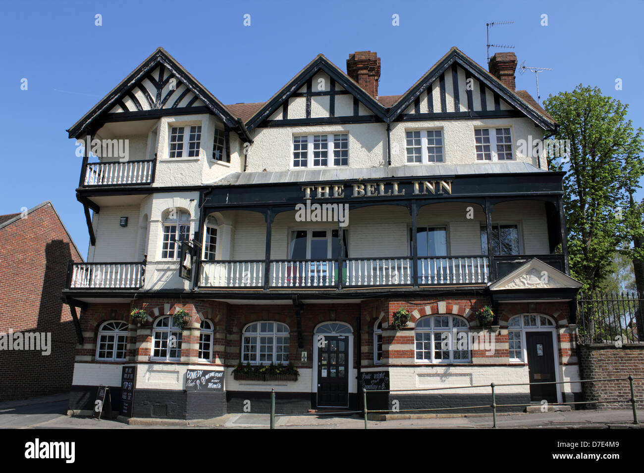 The Bell Inn Hampton, Middlesex, England, UK Stock Photo - Alamy