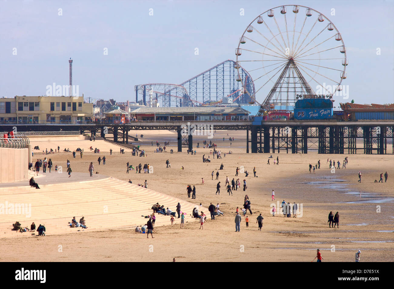 Blackpool summer holiday hi-res stock photography and images - Alamy