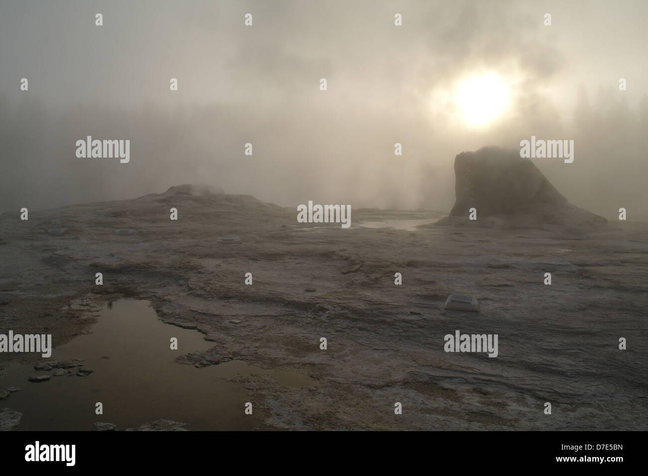 1 sun shining sky cone top giant geyser hi-res stock photography and ...