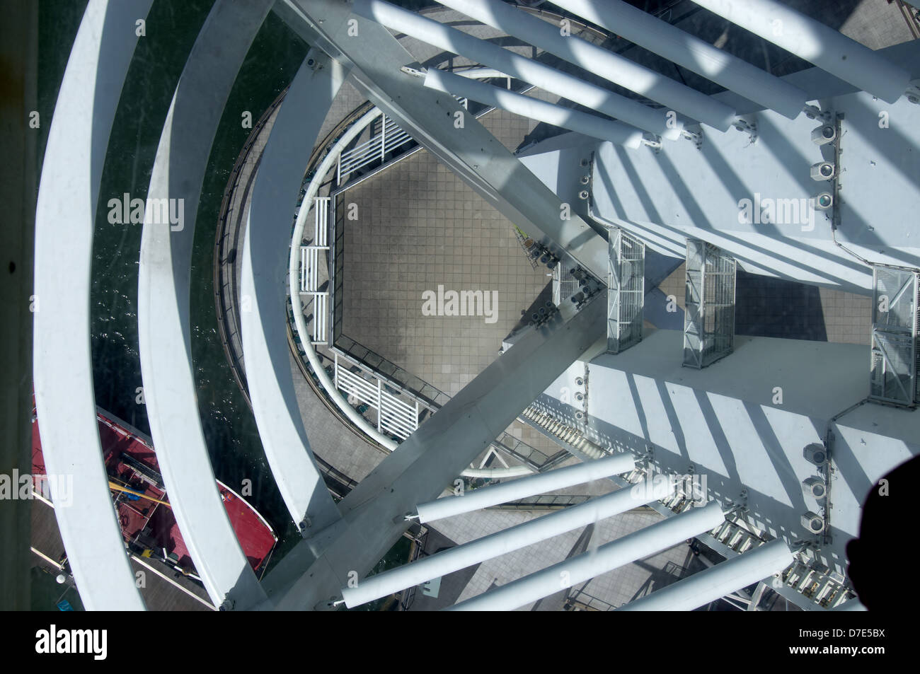 Spinnaker down hi-res stock photography and images - Alamy