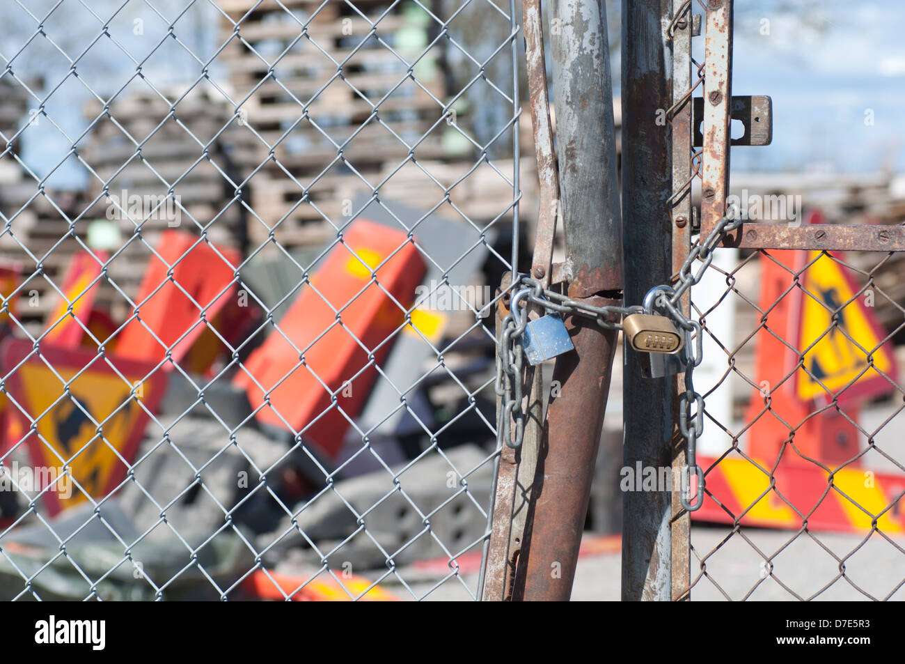 Construction site gates hi-res stock photography and images - Alamy