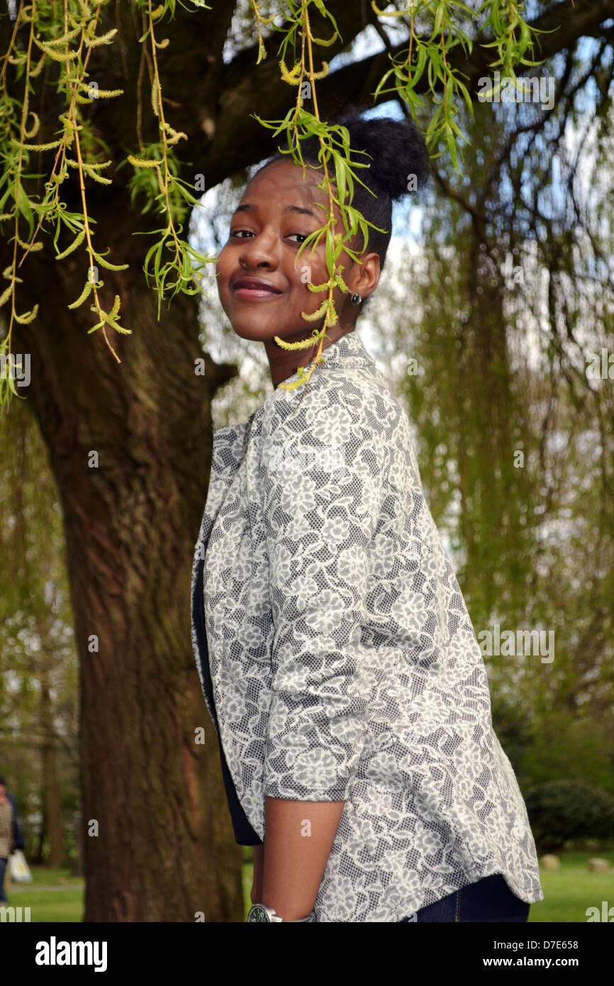 Beautiful indian girl posing hi-res stock photography and images - Alamy