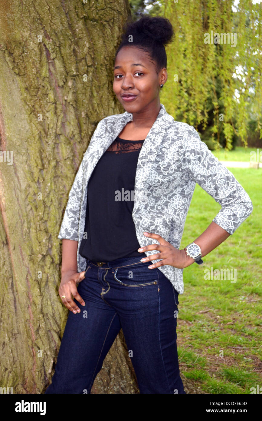 Beautiful indian girl posing hi-res stock photography and images - Alamy