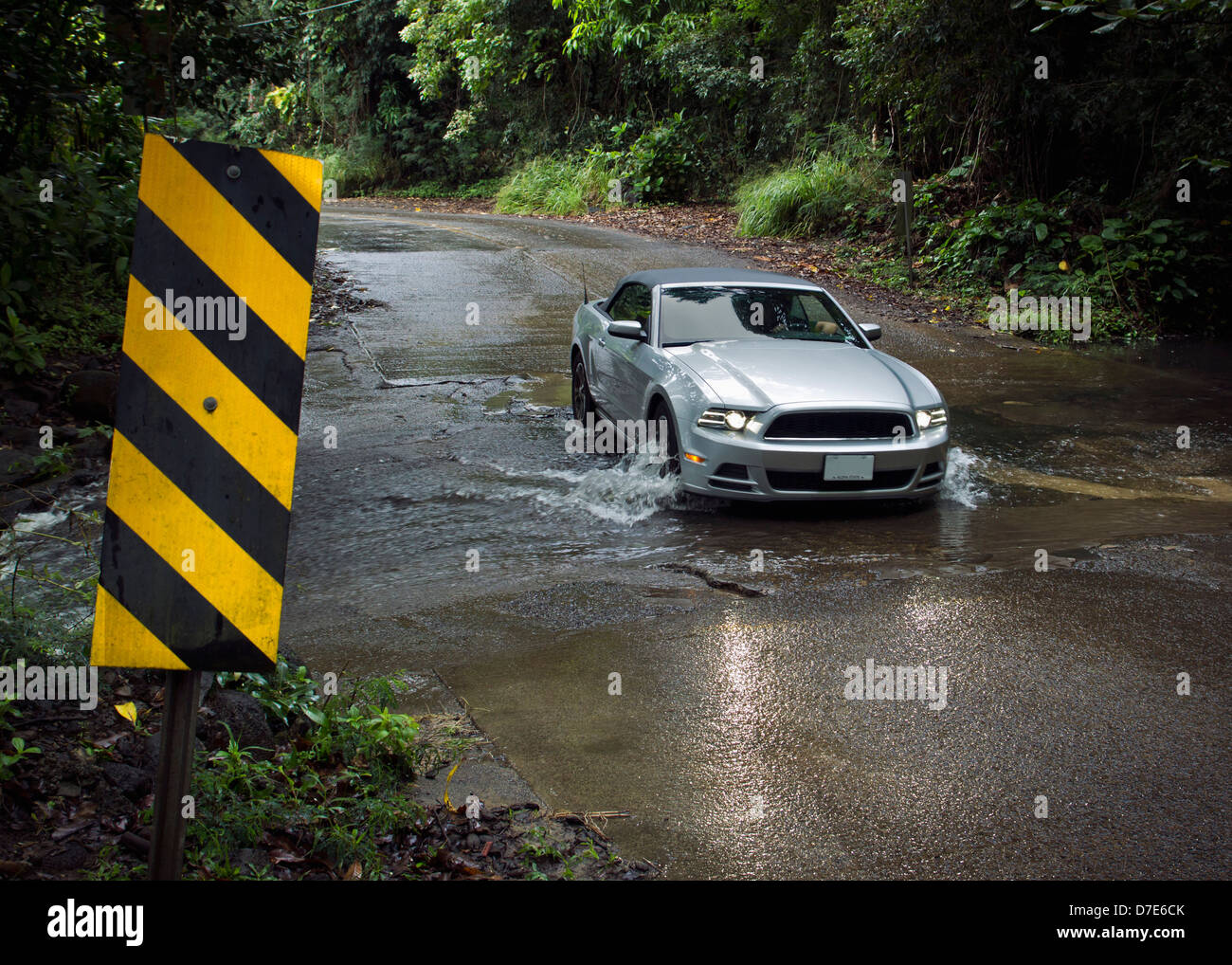 Water over roadway sign hi-res stock photography and images - Alamy