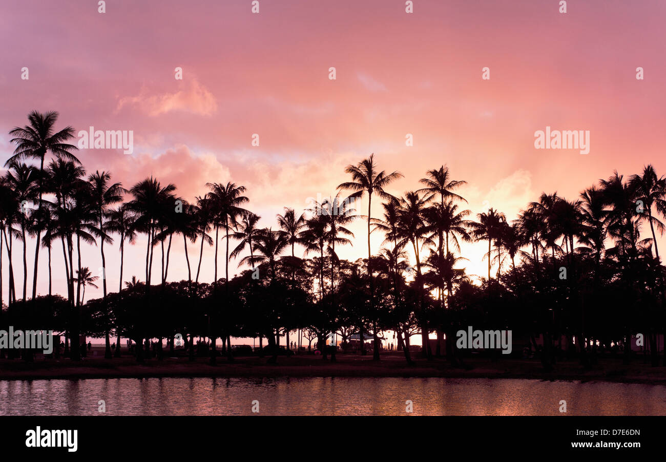 View of the sunset from Ala Moana Beach Park west of Waikiki, Oahu ...