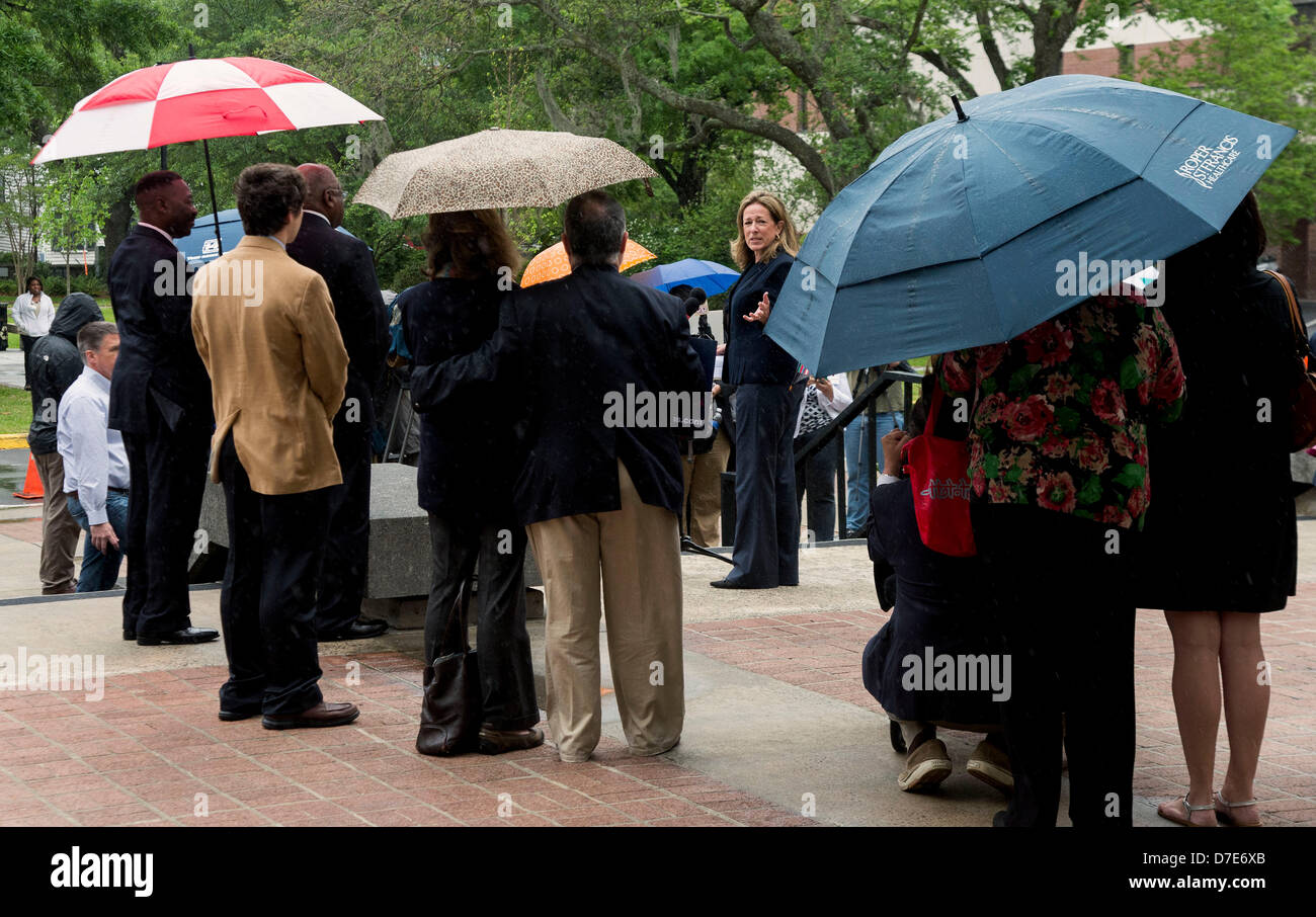 Charleston, South Carolina, USA. 5th May 2013. ELIZABETH COLBERT BUSCH ...