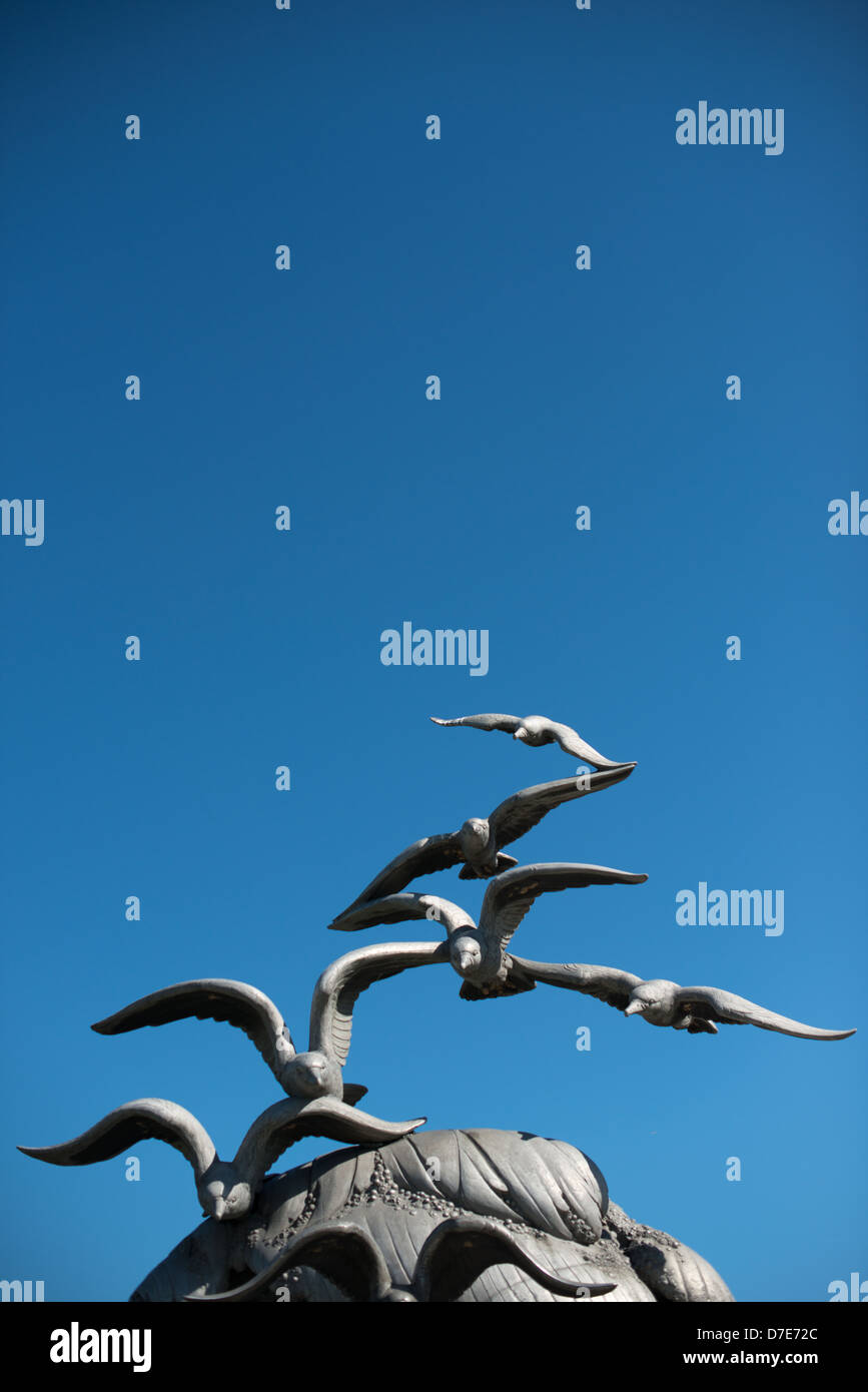 Navy blue bird hi-res stock photography and images - Alamy