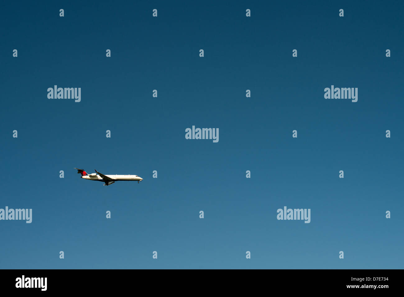 Delta Connect Jet Airplane In Flight // A Delta Connect passenger jet ...