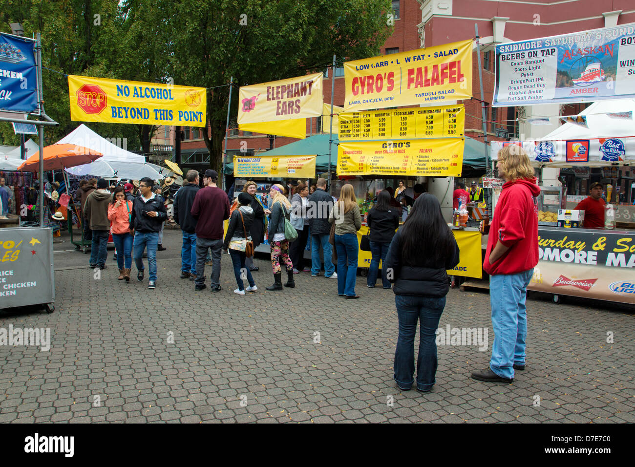 Outdoor food court hi-res stock photography and images - Alamy