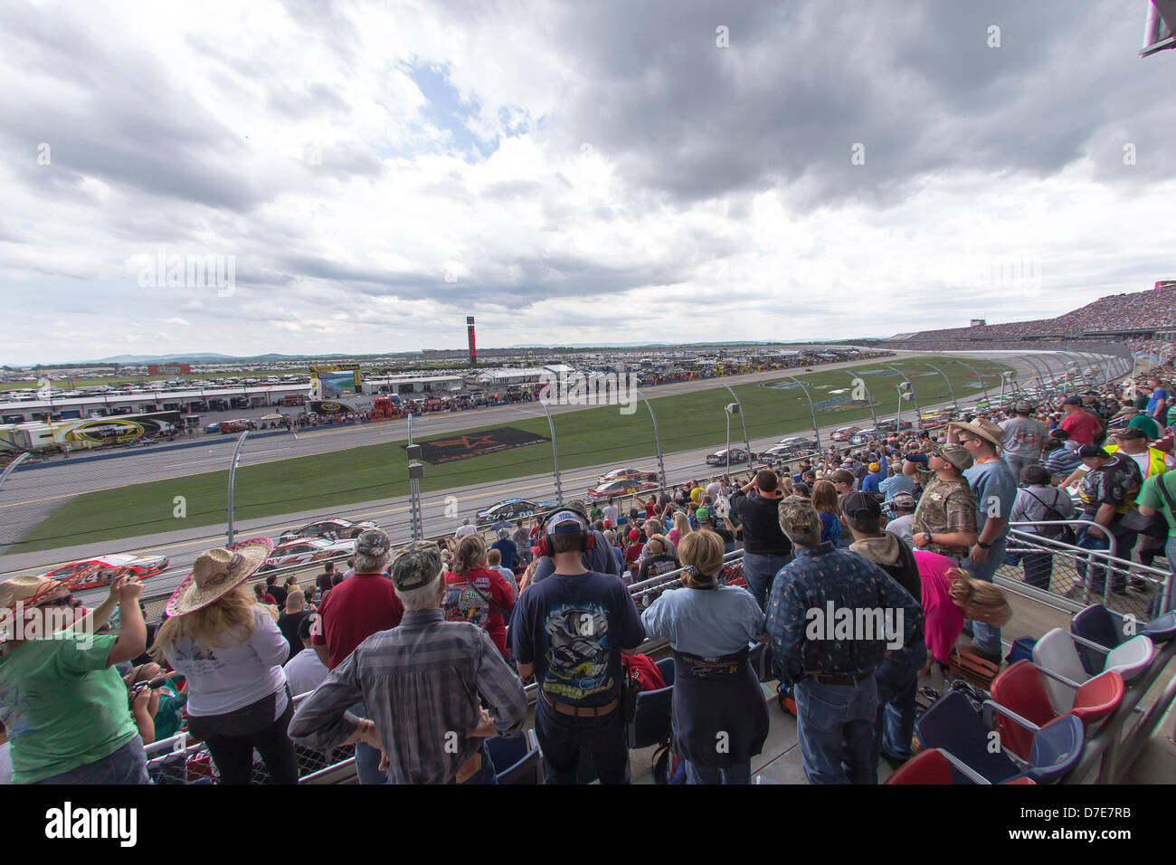 Lincoln, Alabama, USA. 5th May 2013. The NASCAR Sprint Cup teams take ...