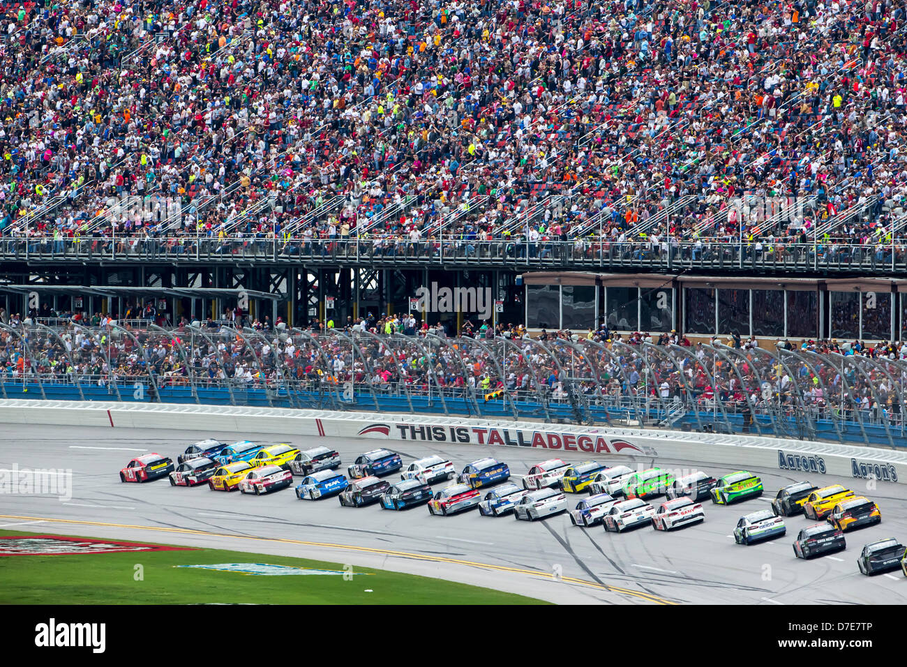 Lincoln, Alabama, USA. 5th May 2013. The NASCAR Sprint Cup teams take ...