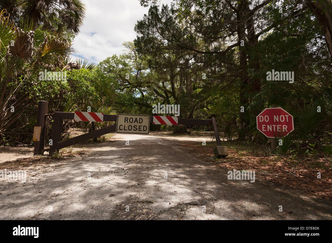 Dirt road forest barrier hi-res stock photography and images - Alamy