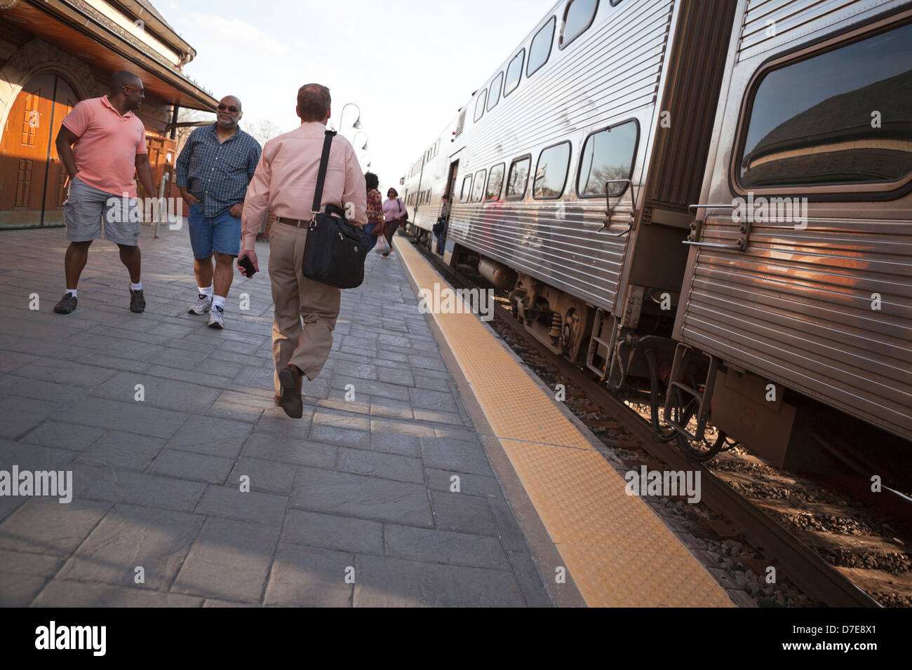 A commuter walks toward the Metra train from Chicago Stock Photo - Alamy
