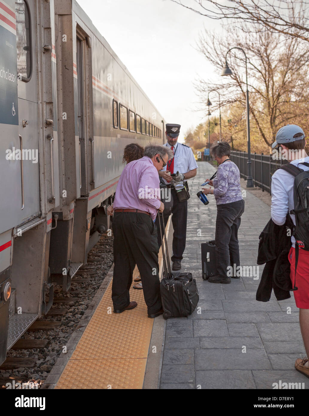 Amtrak train boarding hi-res stock photography and images - Alamy